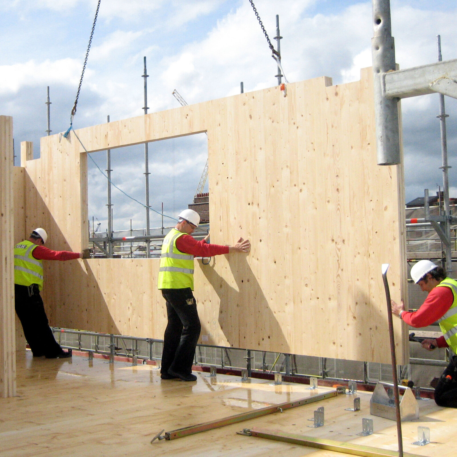CLT and Mass TImber for Building Contractors - EN | Simpson Strong-Tie